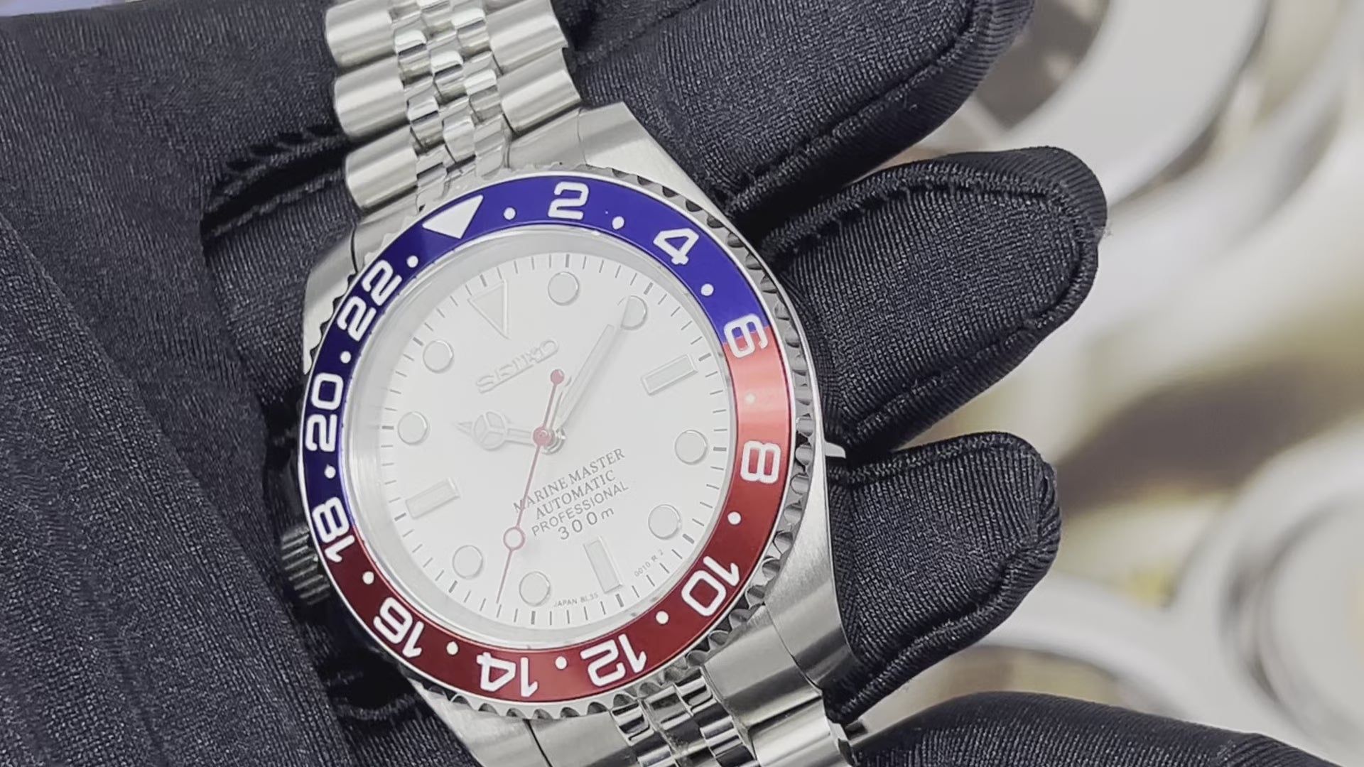 Seiko Polar White GMT | Left-Hand Automatic Watch | South Paw | Jub